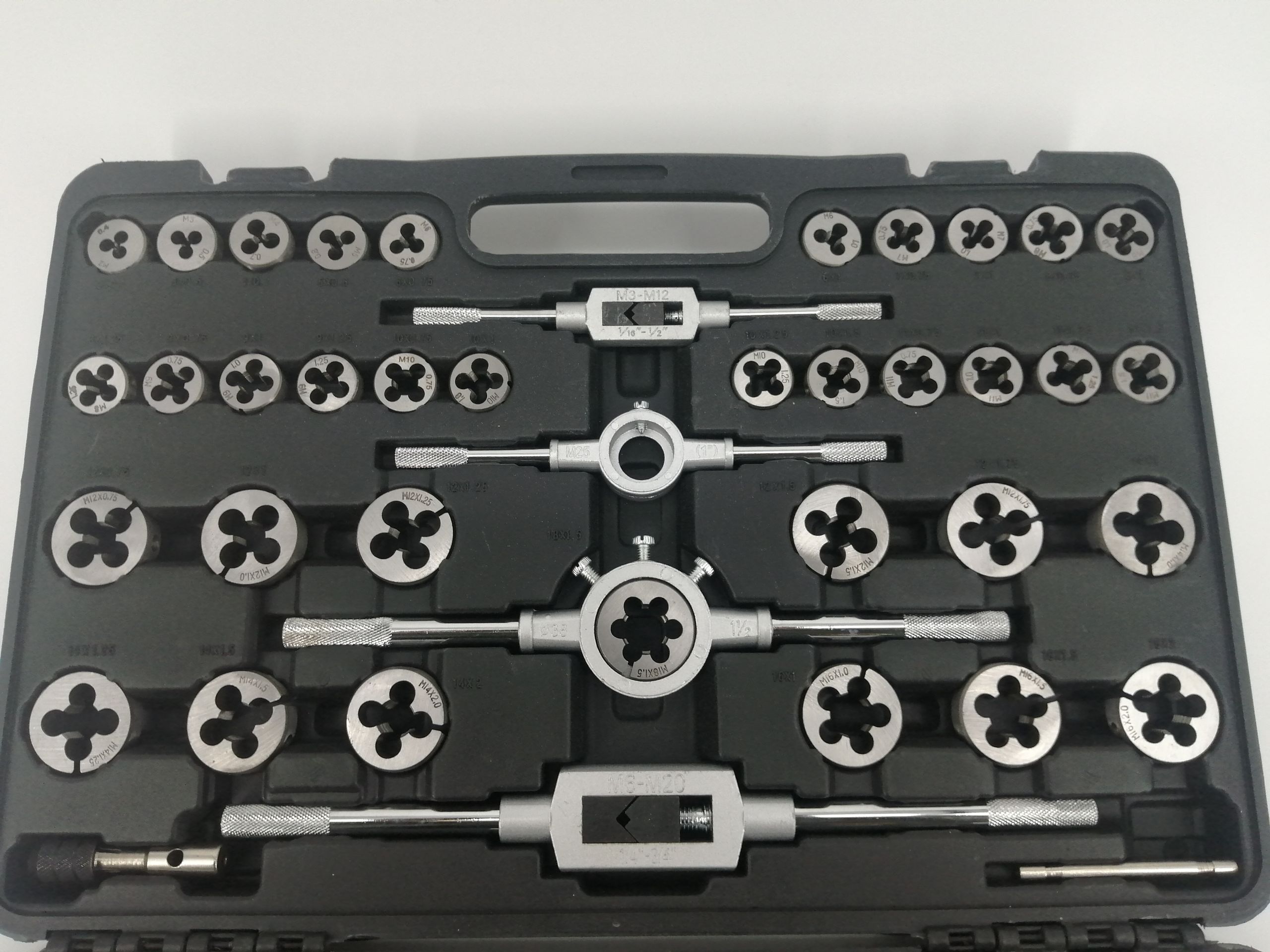 SET DE TARAUDS ET FILIÈRES 110PCS kraftmuller