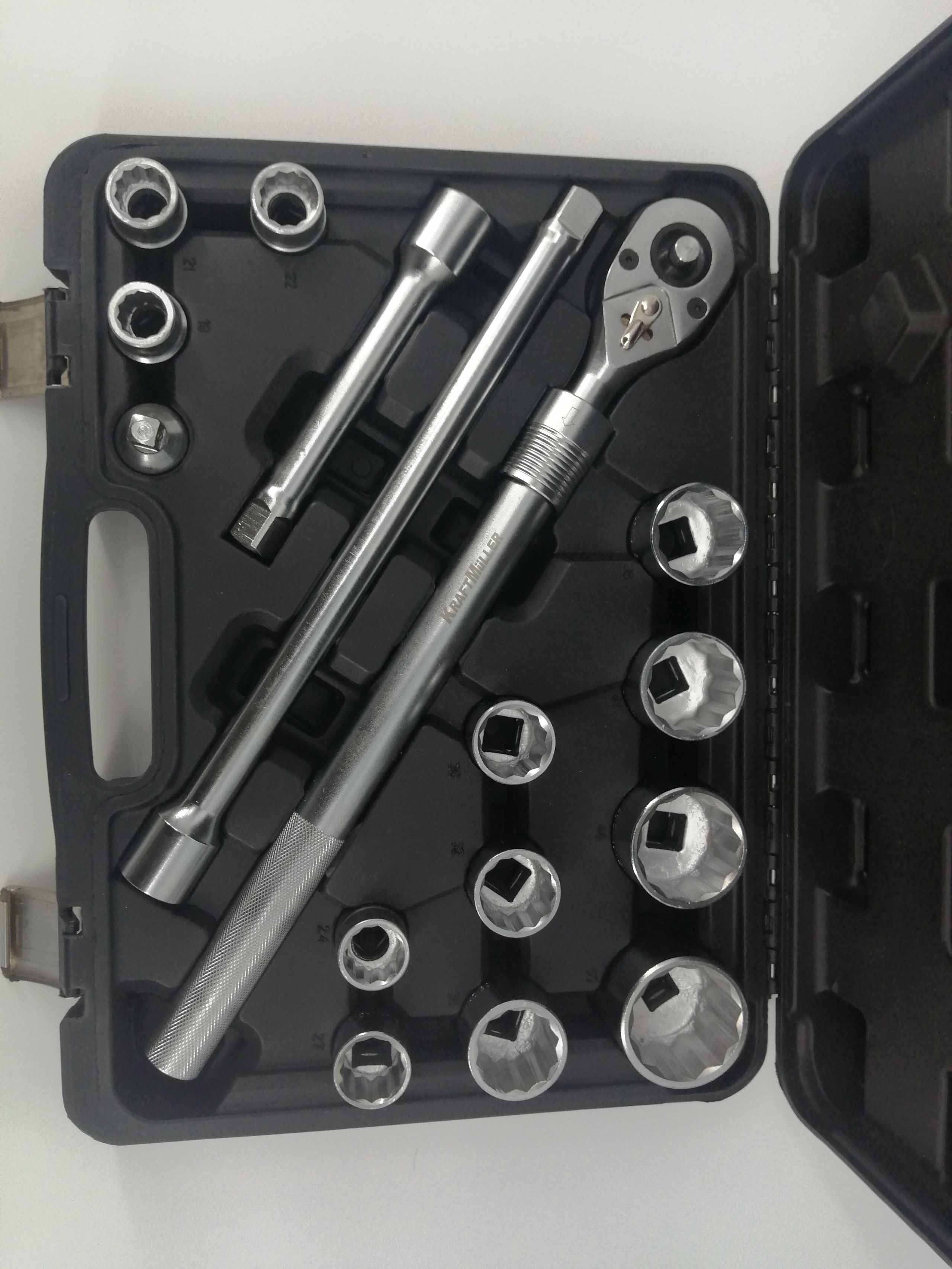 COFFRET KRAFTMULLER POIDS LOURD 17 PIÈCES AVEC CLÉS TÉLESCOPIQUE À CLIQUET 3/4" ET DOUILLES 12 PANS